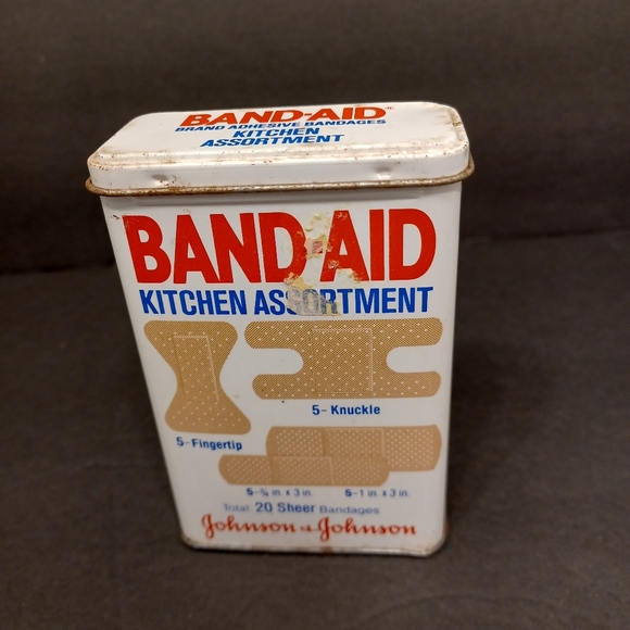 Band-aid | Bath | Vintage Metal Bandaid Kitchen Assortment Tin 9 ...